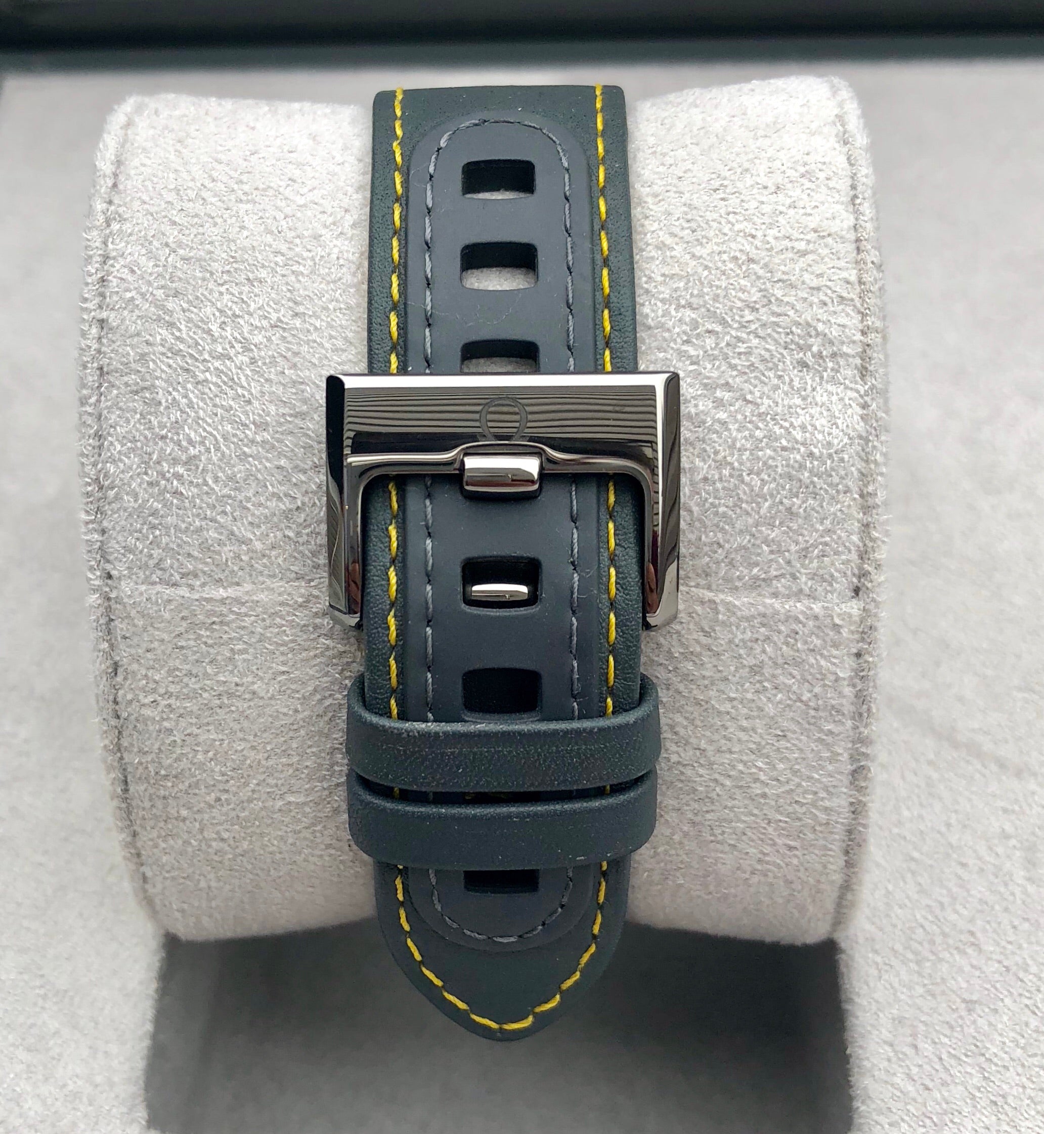 Omega Speedmaster Grey Side of the Moon Porsche Club of America– Knight ...